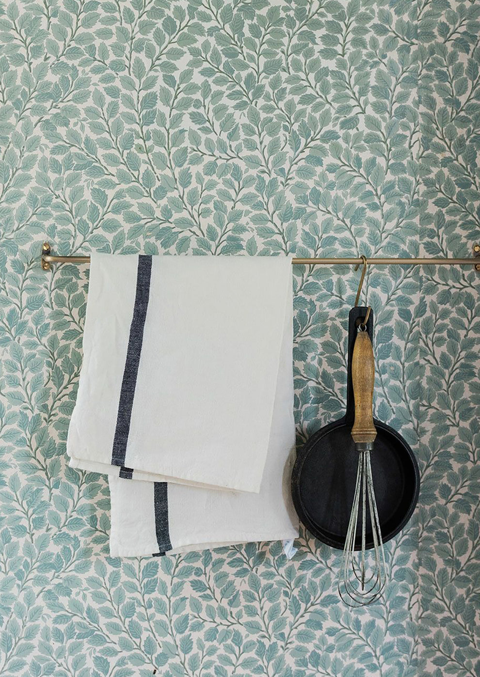 Slim Metal Hanging Bar – LEIF