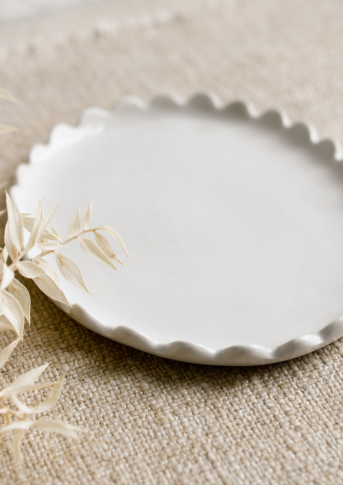Serafin Mini Scalloped Ceramic Tray – LEIF